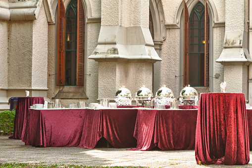 How to Save Money at a Church Banquet Using Wholesale Roses - Dreams wire
