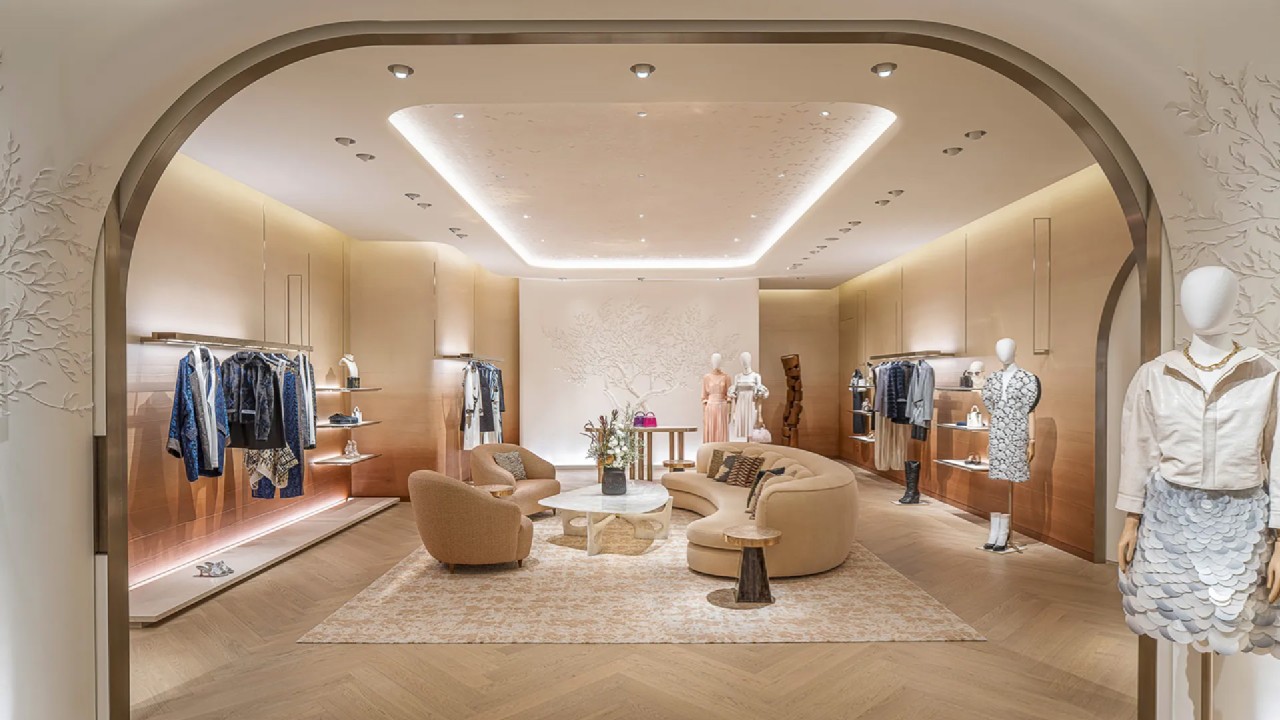 Elevating the Boutique Experience: Innovating with Elegant Hanging ...